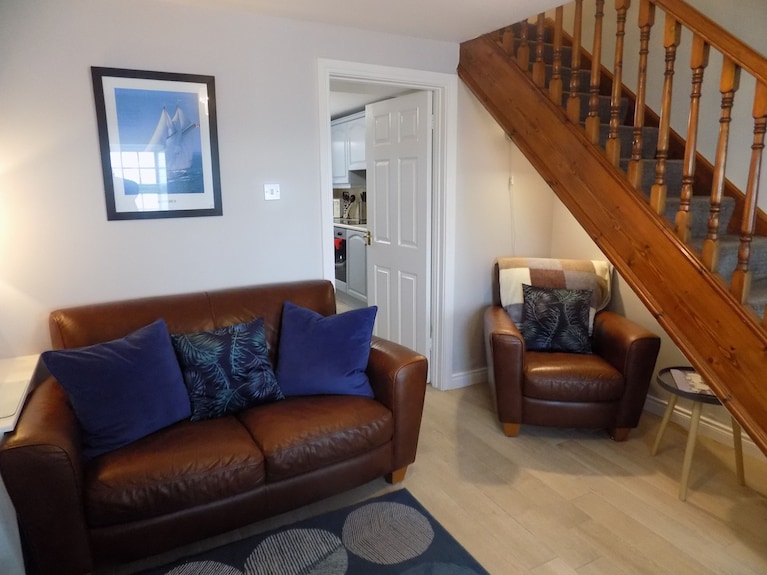 Widows Row Cottage, Historic Harbour Property, Panoramic Sea Views, Dog Friendly - County Down