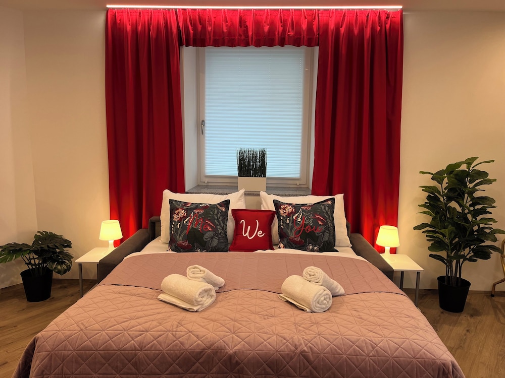 Red Comfort Retreat - Linz | Vrbo
