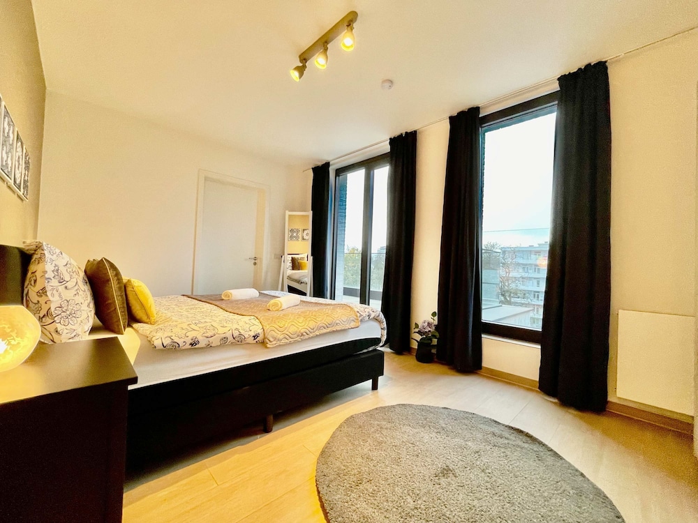 Modern 2br Penthouse Near Diamond District By Oneluxstay - Antwerp