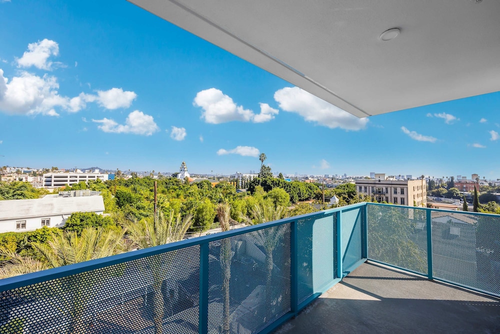 Luxury 2br Hollywood Pool View By Oneluxstay - Los Angeles, CA