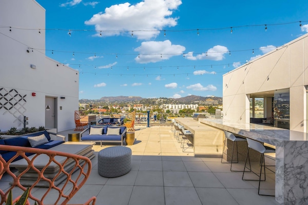 Luxury 2br Hollywood Sign View By Oneluxstay - Los Angeles, CA