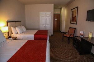 Quarto standard, vista para a cidade | Cofres nos quartos, ferros/tábuas de passar roupa, Wi-Fi de cortesia