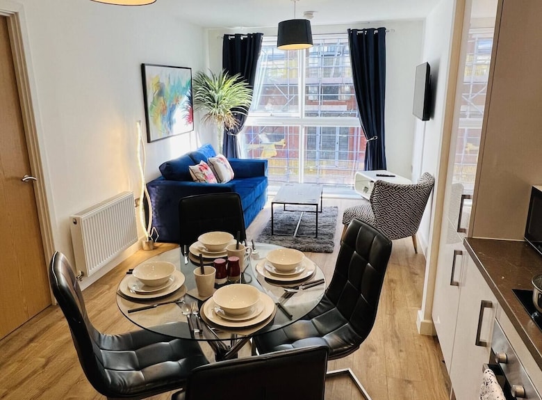 2-bedroom Apartment With En-suites, Ideal For Business And Leisure Stays - Birmingham