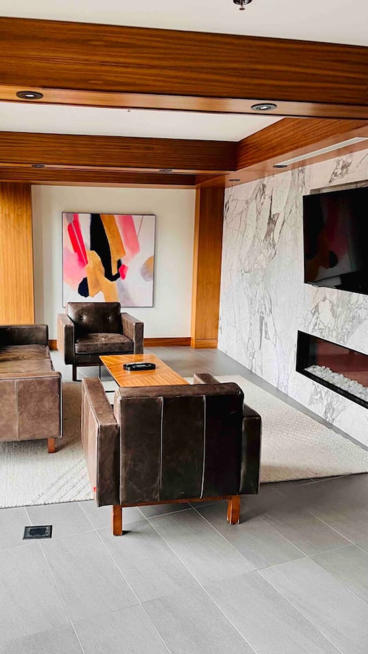 Luxury Sunset Suite - Downtown, Full Kitchen, Private Balcony With Free Parking - Calgary