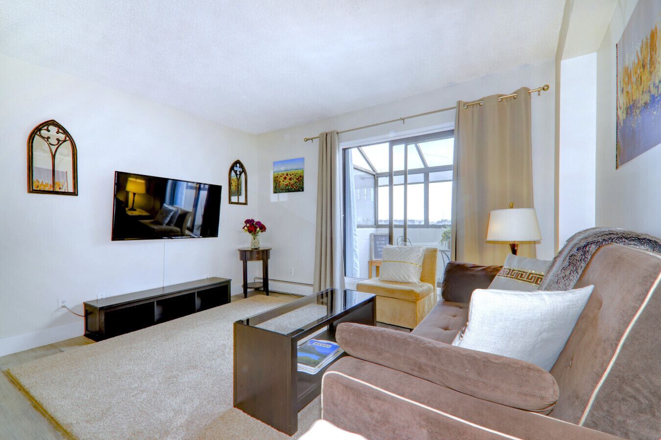 Spacious Top Floor At Stampede W/ Free Parking, Ac - Calgary