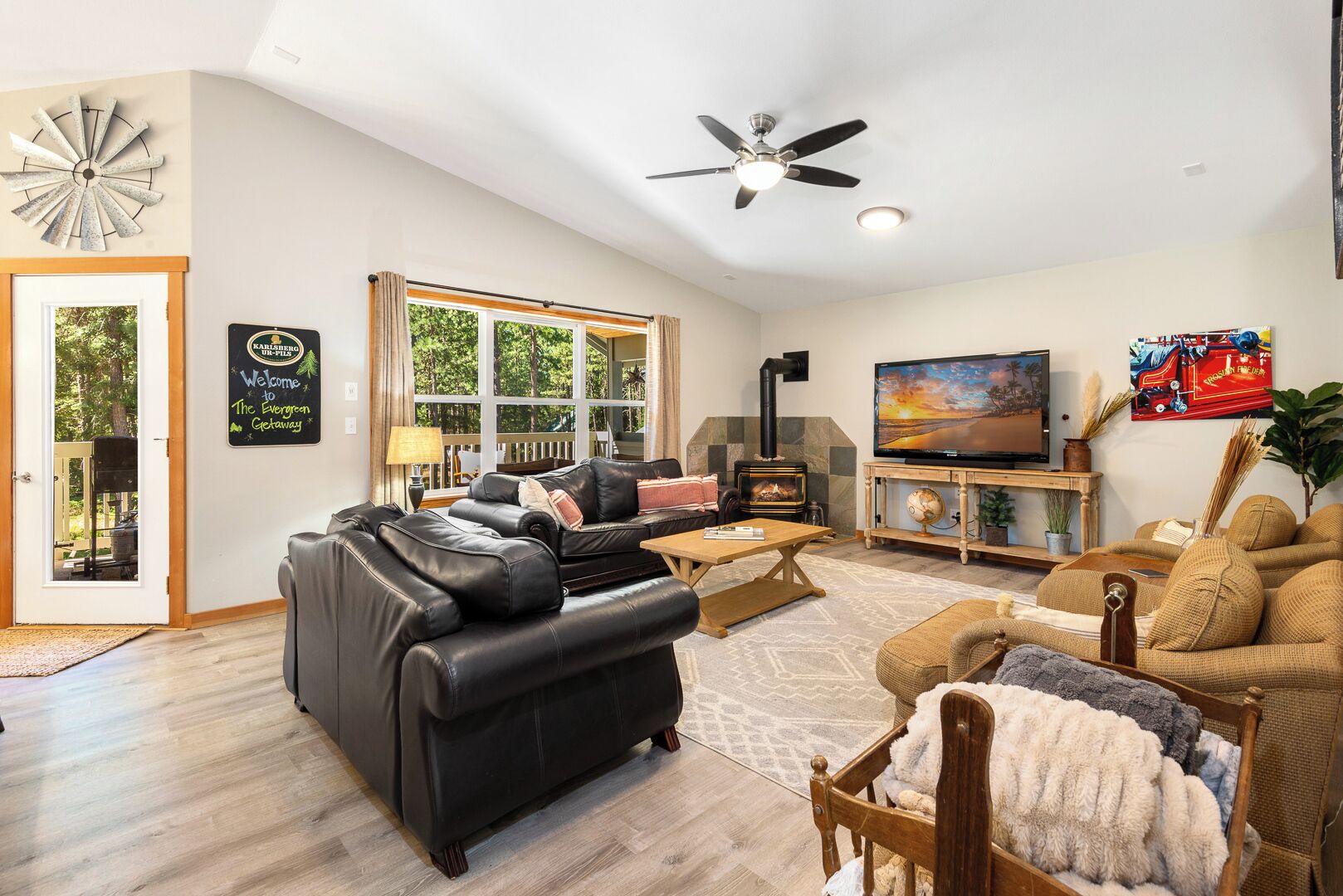 3br Pet-friendly Family Pine Cabin With Hot-tub + Access To Roslyn Ridge! - Roslyn, WA