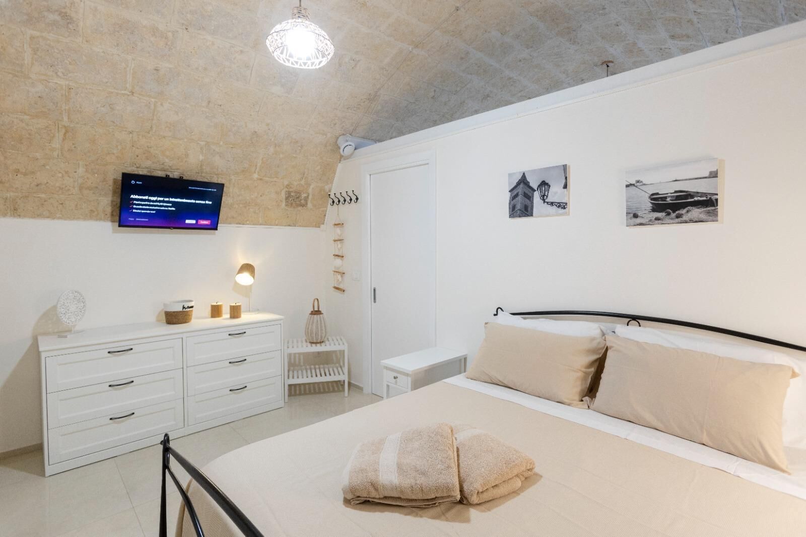 Stone-vaulted Apartment In The Very Heart Of The City's Historic Center. - Trani
