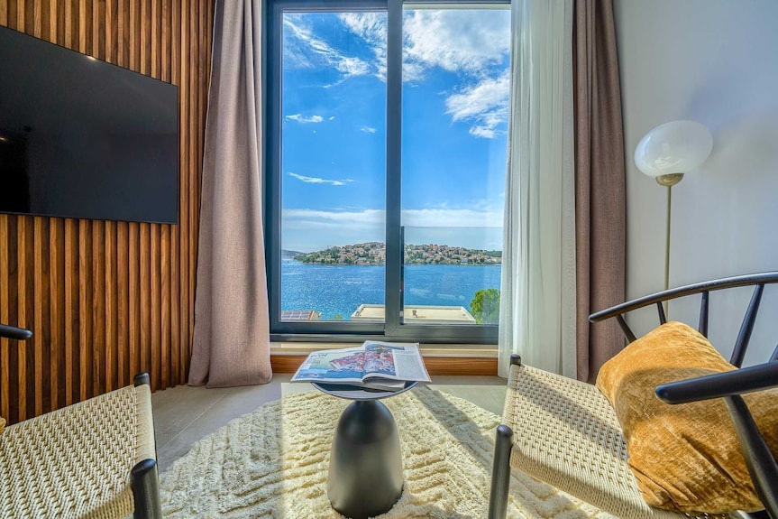 Luxurious 5-br Villa For 10 With Panoramic Views And Heated Pool - Rogoznica