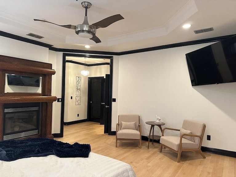 Modern Chic Loft In Downtown Shawnee Ks Walking Distance To Local Atrractions - Shawnee, KS