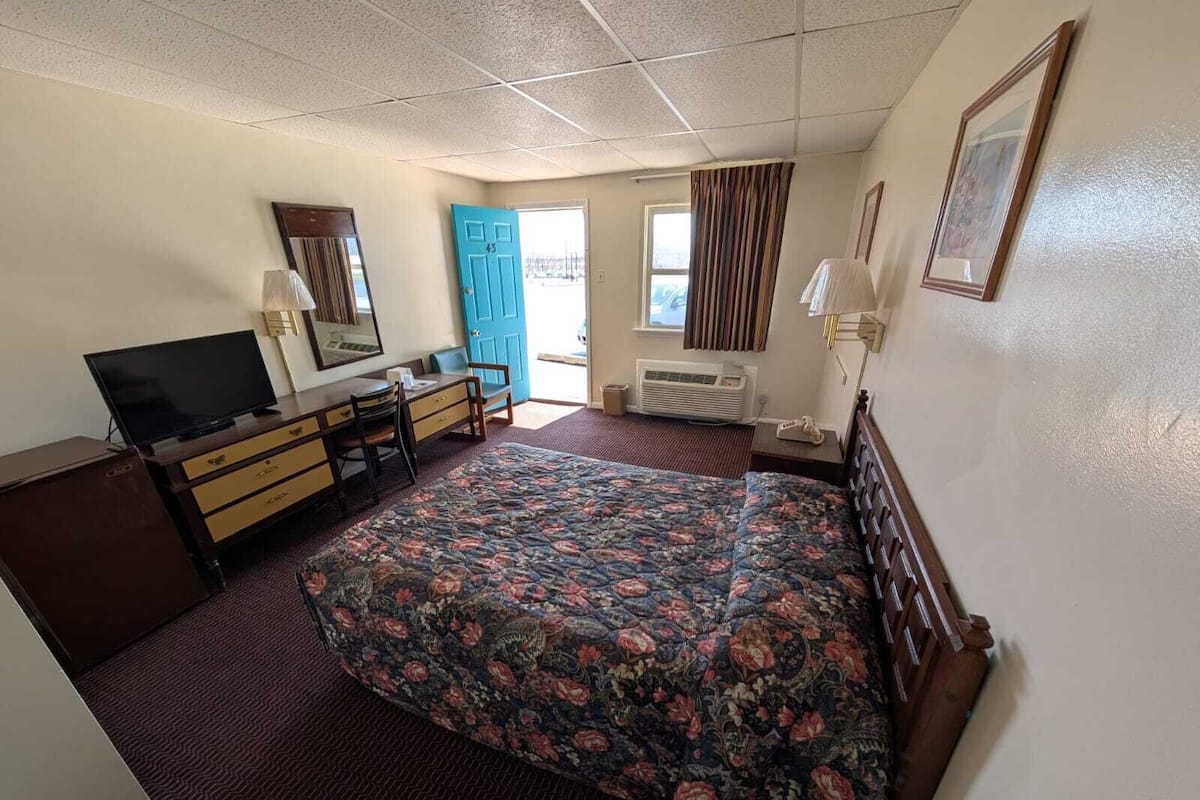 Quarto Individual Básico, 1 cama individual extragrande | Secretária, secretária adequada para computadores portáteis