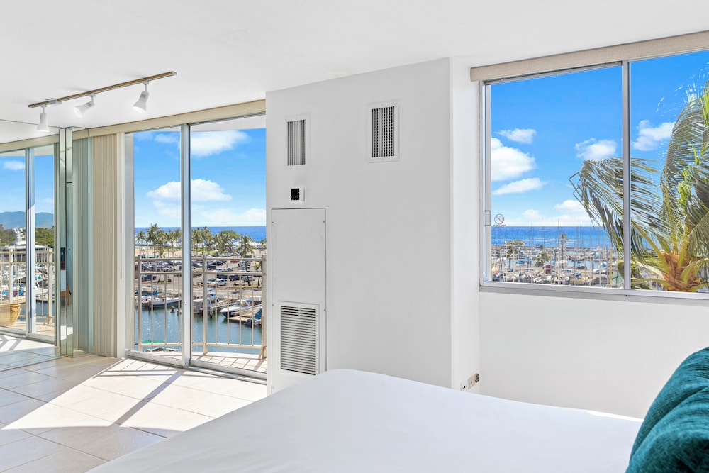 Ilikai Marina @6FL Ocean View and Marina, Renovated - Honolulu | Vrbo