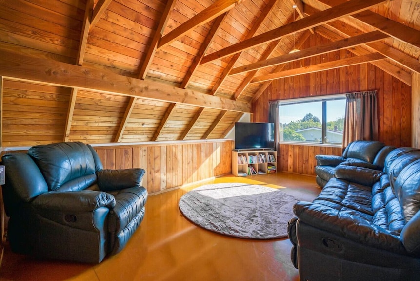 Tranquil Retreat Wi-fi & Pets, Lake View From Rear Deck, Property Backs Onto Reserve - Taupo