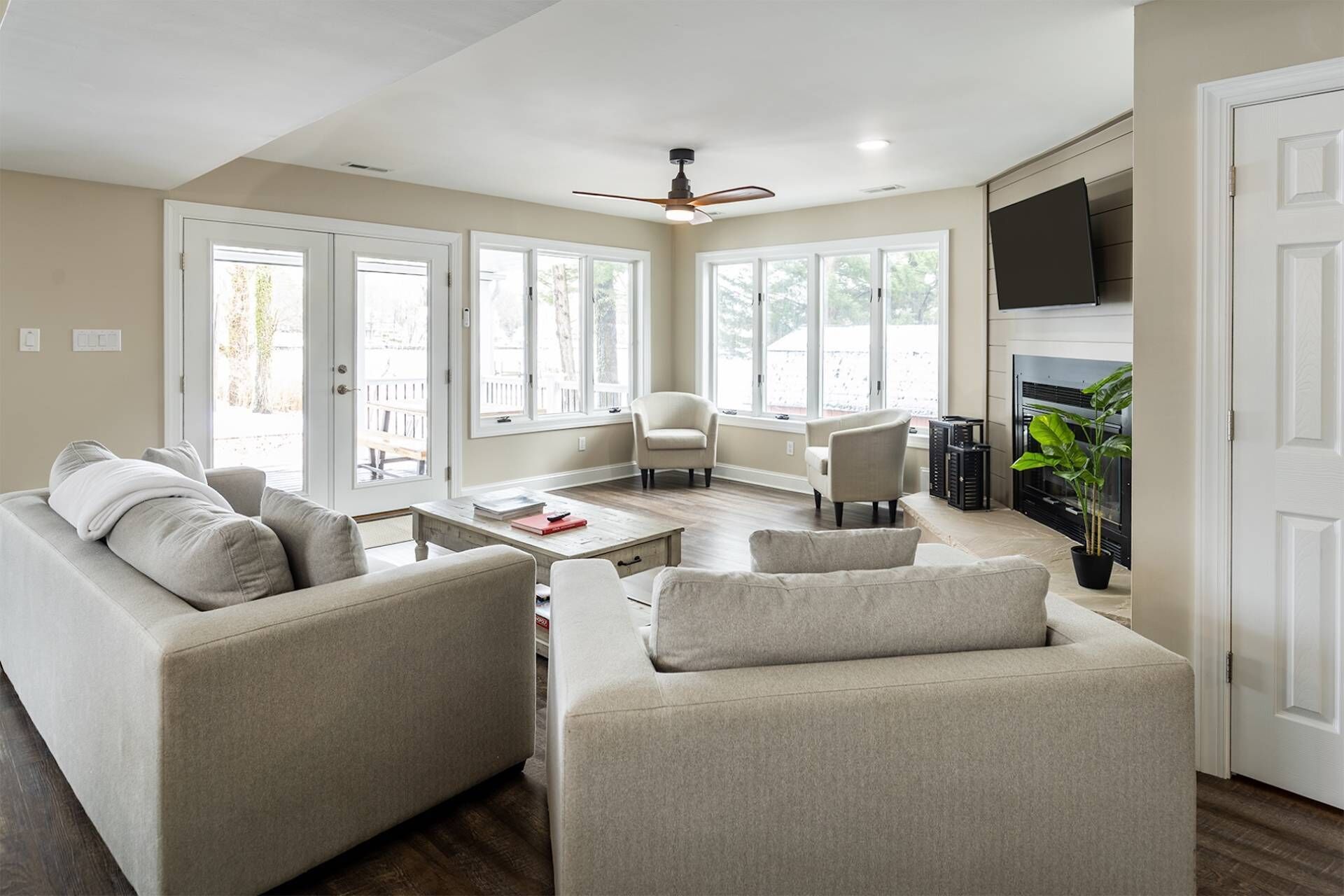 Newly-remodeled Stunning Waterfront Luxury Home W Private Pier In Annapolis, Dog-friendly - Annapolis, MD