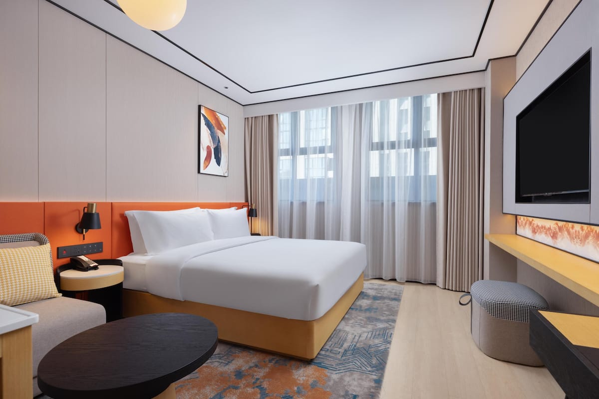 Quarto, 1 cama King | Edredons de pluma, frigobar (abastecido com alguns itens grátis)