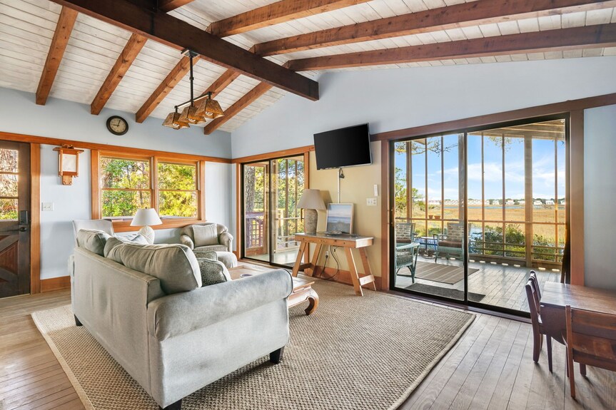 Serene Folly Marsh House W/ Hot Tub! - Charleston, SC