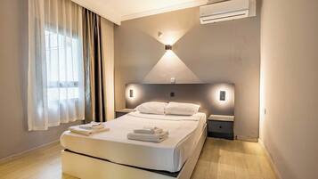 Quarto casal standard, sacada | Wi-Fi de cortesia