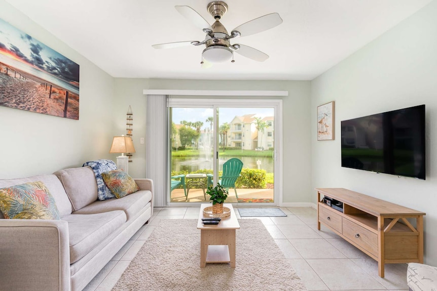 Coastal2· Tranquil Pond Oasis Near Beach - Melbourne Beach, FL