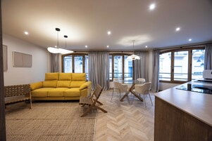 Apartamento luxo | Área de estar | TV de tela plana