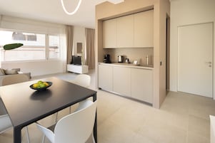 Suite-Estúdio Superior, Vista para a cidade | Cozinha privada | Uma máquina de café expresso, uma chaleira elétrica 