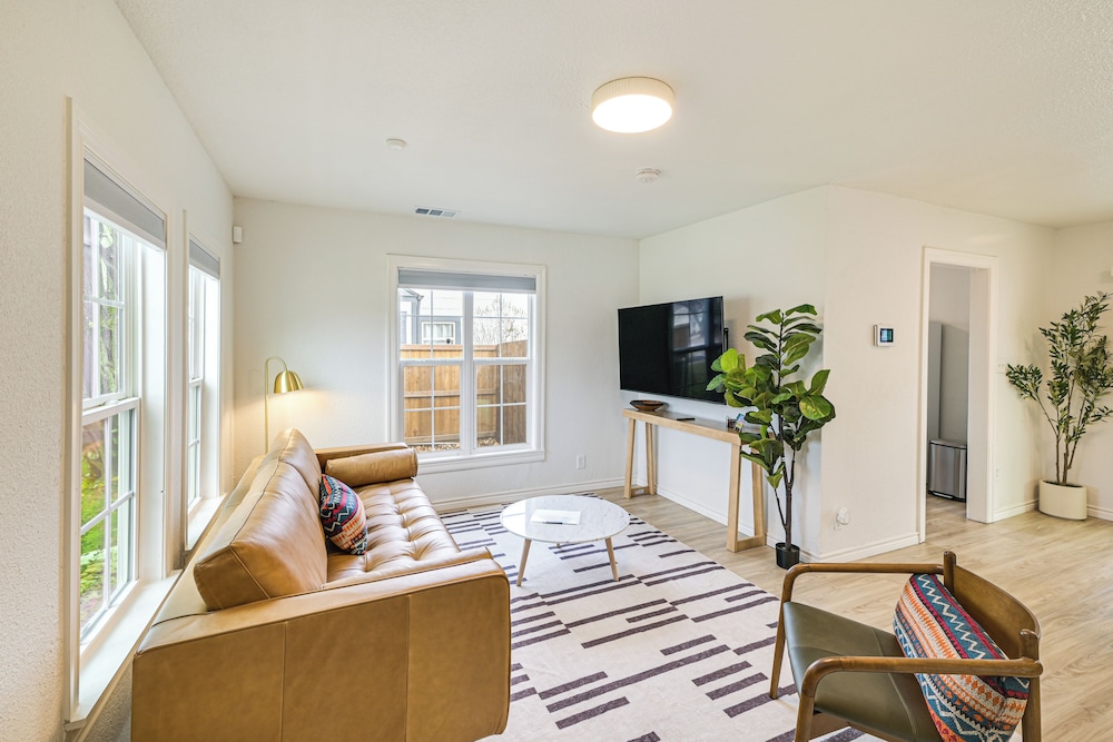 Walk To Cowboys Games: Arlington Home W/ Yard! - Arlington, TX