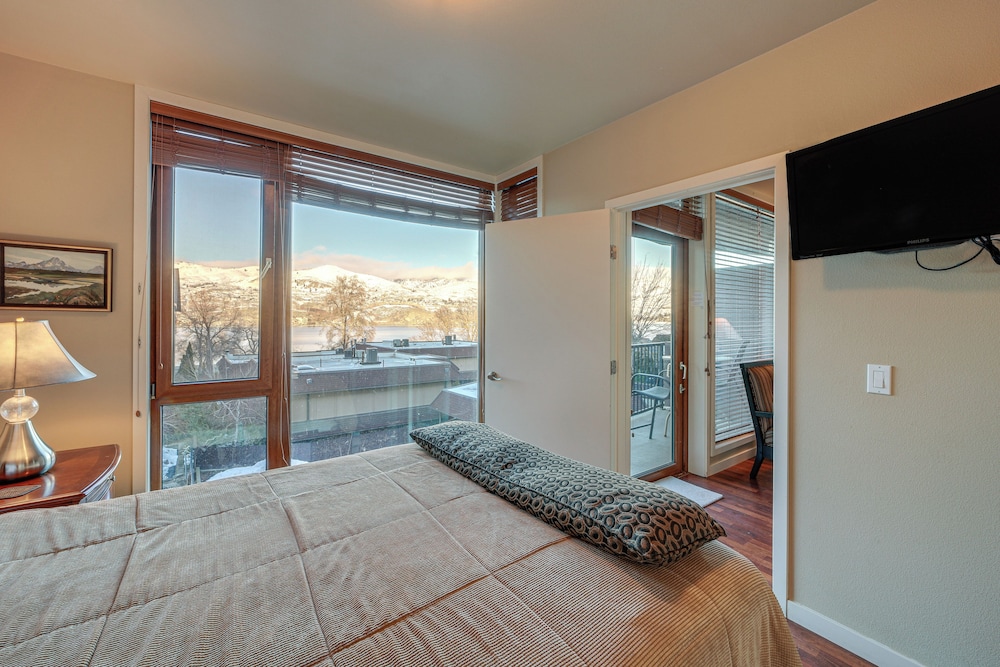 Resort Getaway On Lake Chelan: Pool + Beach Access - Chelan, WA