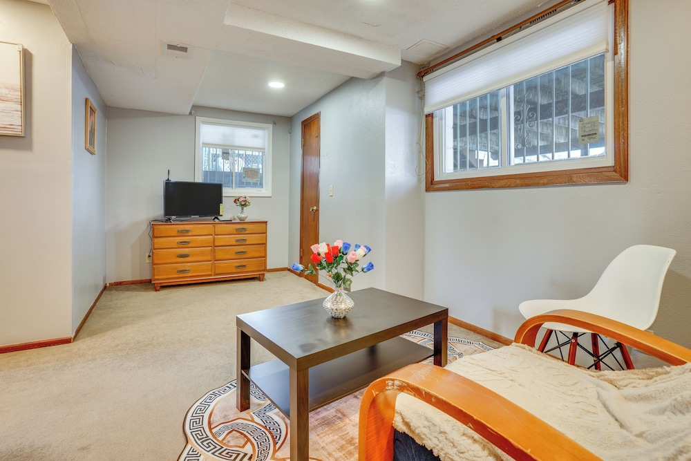 2 Mi To Dtwn St Paul: Home W/ Private Deck & Yard! - Saint Paul, MN