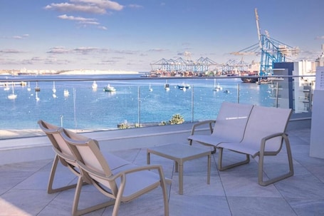 SuĆte superior, vista para o mar | TerraƧo/pĆ”tio