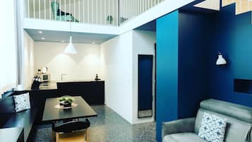 Apartamento, 1 quarto, cozinha | Sala de estar | TV de ecrã plano