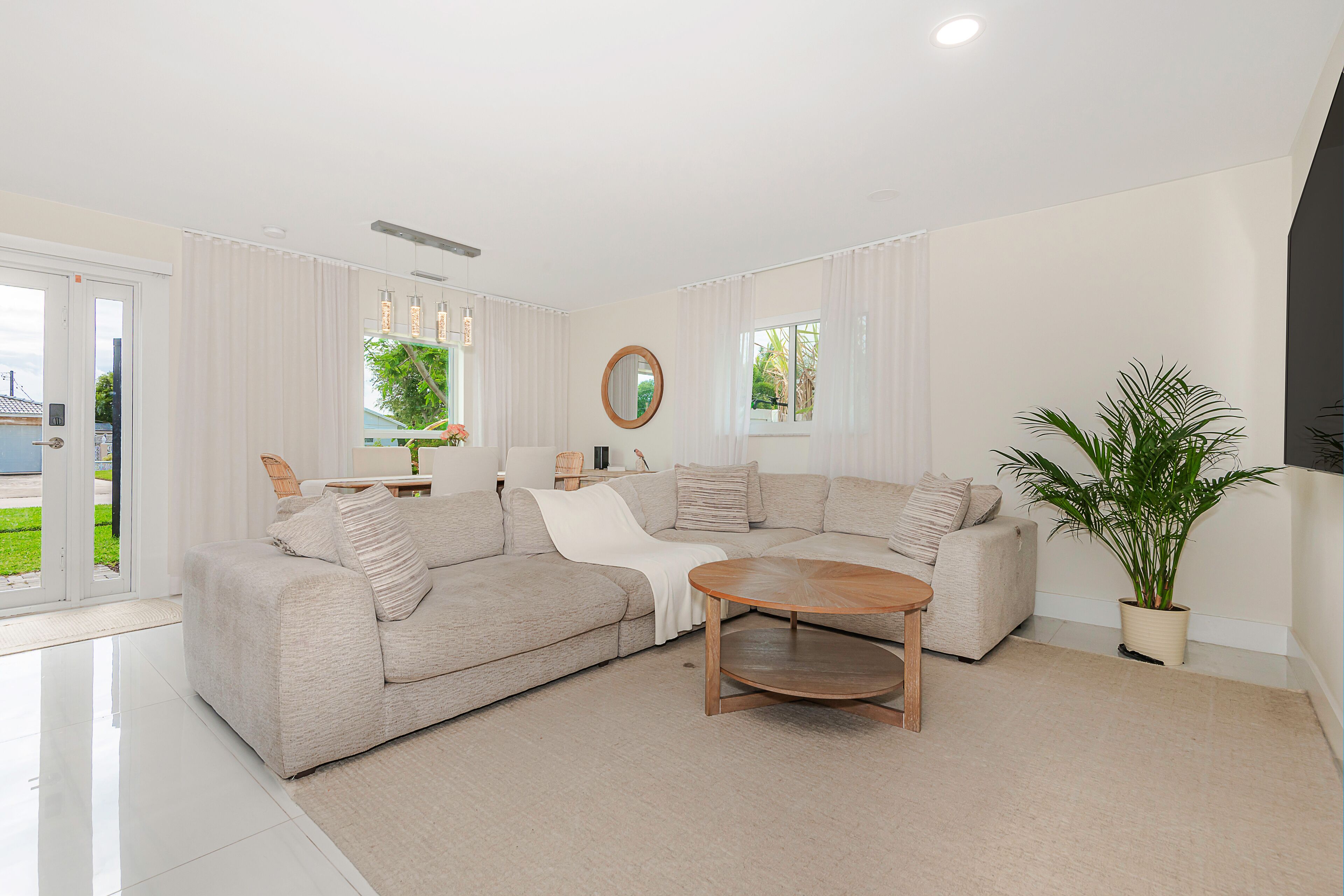 Elegant House With Outstanding Pool, Kid And Pet Friendly Minutes From The Beach - Boca Raton, FL