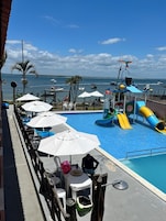 2 piscinas exteriores, da(s) 9:00 à(s) 19:00, guarda-sóis 