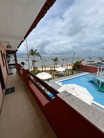 2 piscinas exteriores, da(s) 9:00 à(s) 19:00, guarda-sóis 