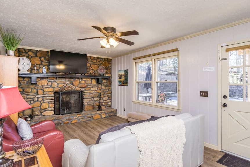 New Listing! Downtown Getaway-minutes To Dahlonega - Dahlonega, GA