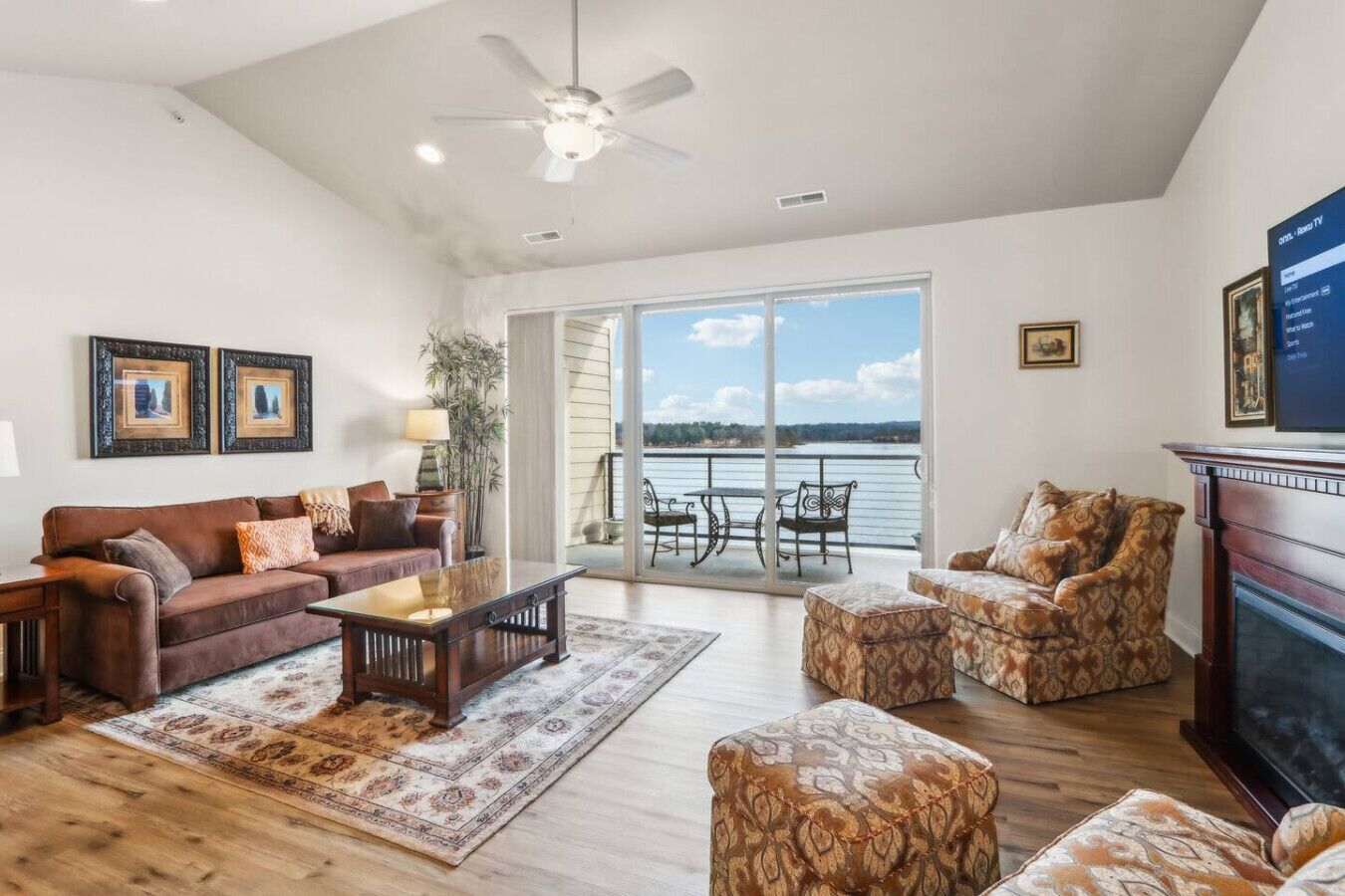 Beachfront Dream Escape Waterfront At Delton Grand - Wisconsin Dells, WI