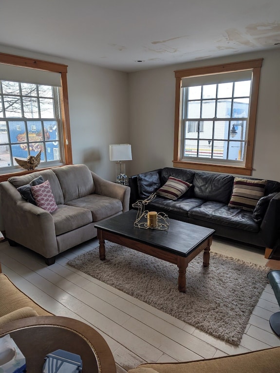 Port Stanley Village 4br Walk To Little Beach, Lake Views W/ Hot Tub - Lake Erie, PA