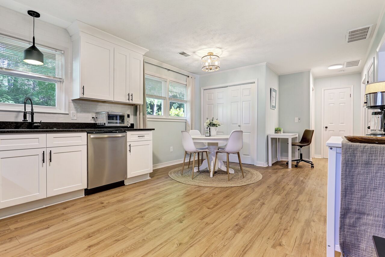 Travelers Rest Cottage close to downtown and the Swamp Rabbit Trail ...