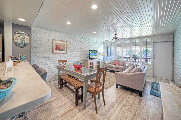 Pour Me A Vacation Mins To Beach, Community Pool+tennis Court, Private Balcony - Port Aransas, TX