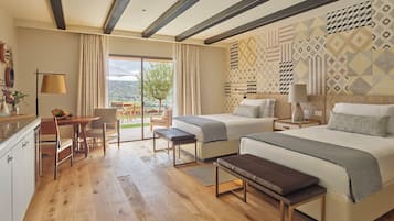 Roupas de cama premium, cofres nos quartos, individualmente decorados