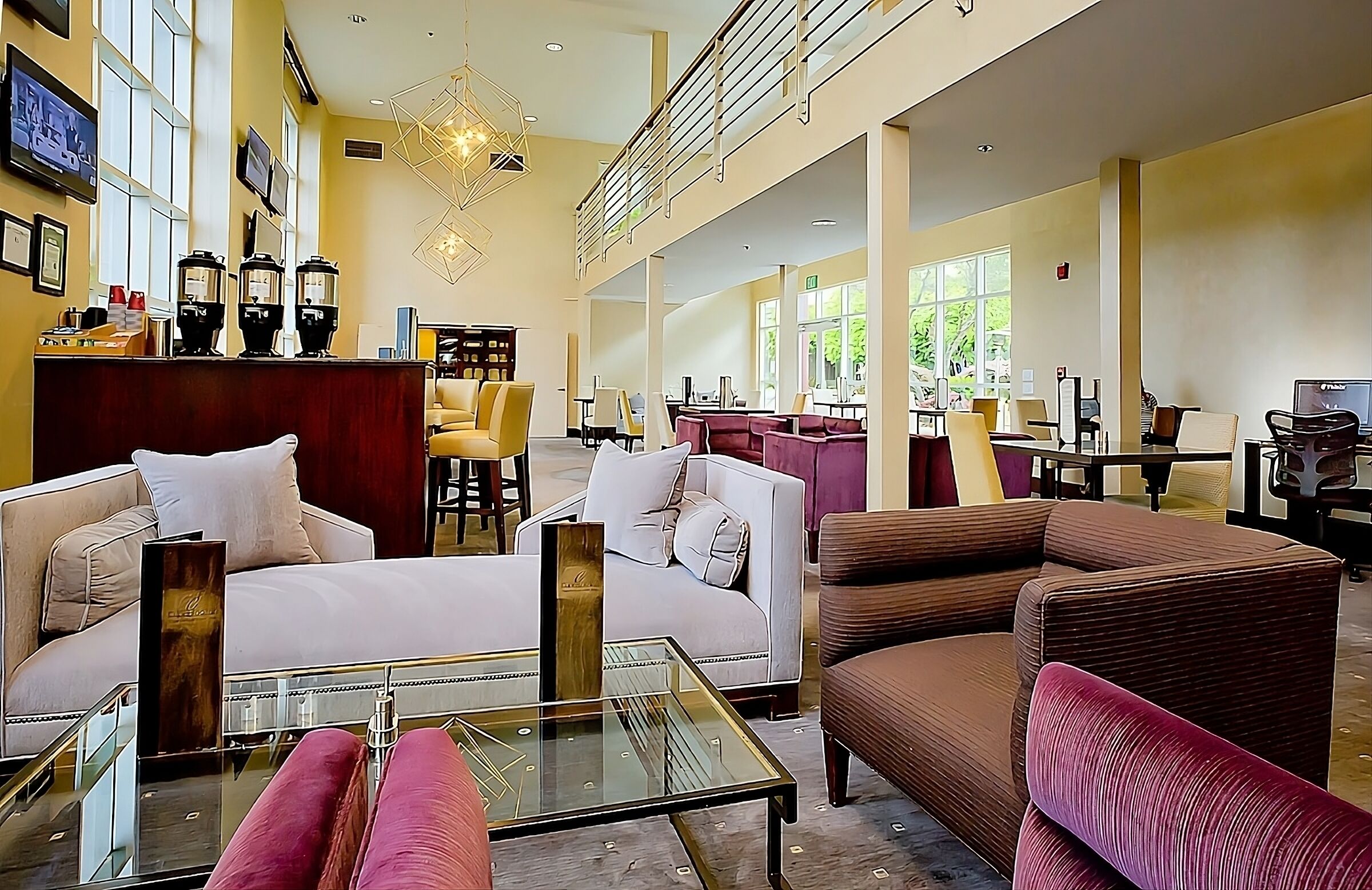 Indulge In Home Like Comfort! 3 Pleasant Units, Free Parking, Onsite Pool - Mountain View, CA