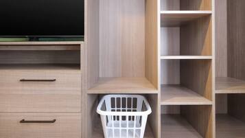 Secretária, secretária adequada para computadores portáteis