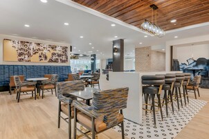 Café da manhã e jantar