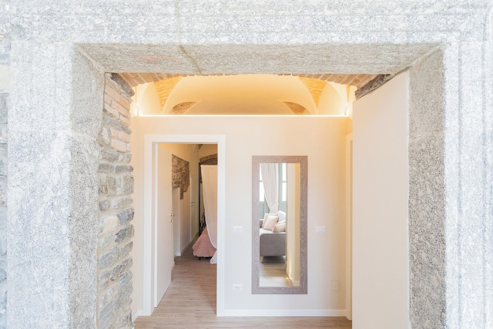 Romantic Escape City Centre With Jacuzzi & Parking - Côme