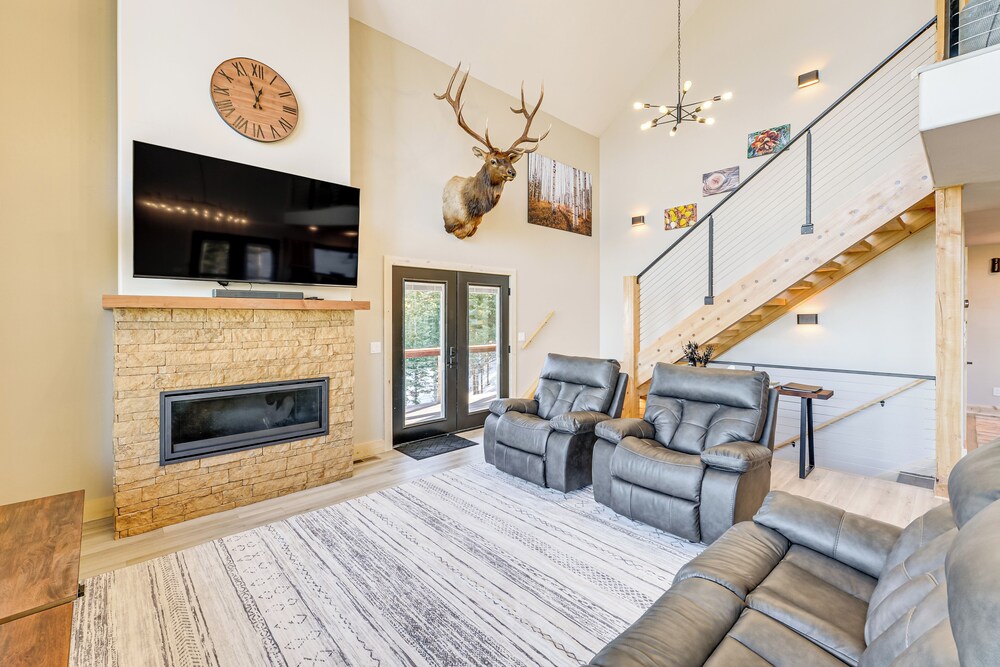 Views, Trails, Hot Tub & More: Luxe Wyoming Oasis - Wyoming