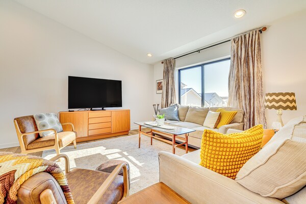 Deck W/ Forest Views: Modern Home In Rochester! - Carley State Park, Plainview