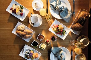 Pequeno-almoço tipo buffet diário incluído 