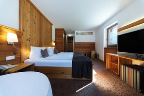 Quarto Duplo Comfort | Cofre no quarto, Wi-fi grátis, roupa de cama fornecida 