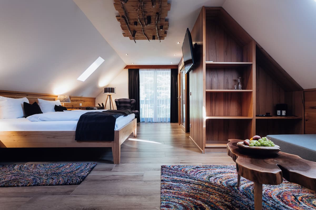 Suite-Estúdio de Luxo | Cofre no quarto, Wi-fi grátis, roupa de cama fornecida