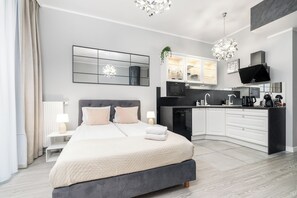 Apartamento Deluxe, varanda, Vista para a cidade | 1 quarto, ferro/tábua de engomar, berços/camas para crianças 