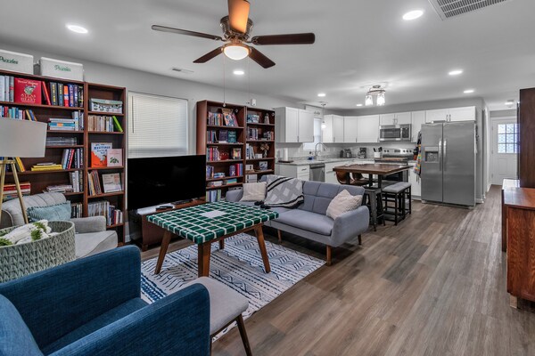 Charming Pet Friendly Concord Retreat 3 Bedroom Home - Concord, NC