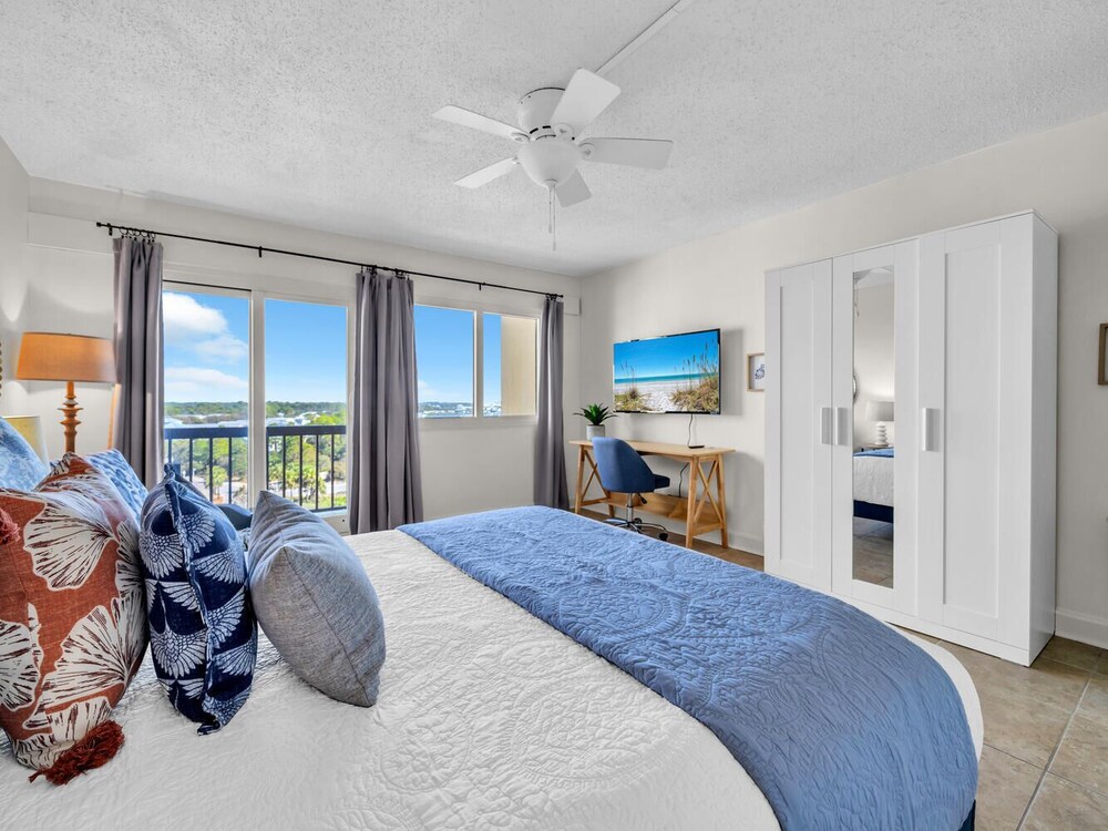 A518 | Renovated Pinnacle Port Condo + 2 Pools + Private Beach Access ...