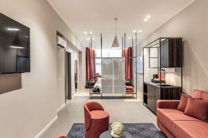 Suíte estúdio | Área de estar | Smart TV 49 polegadas com canais via satélite